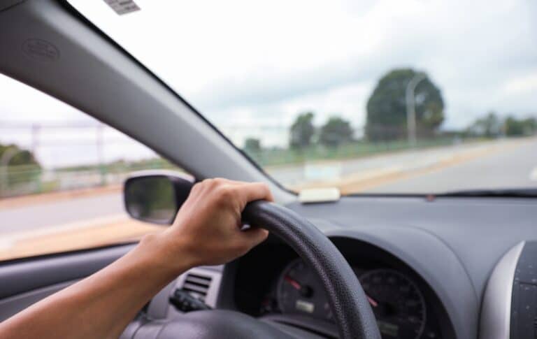6 Defensive Driving Tips to Avoid Reckless Driving - Van Wyk Risk ...
